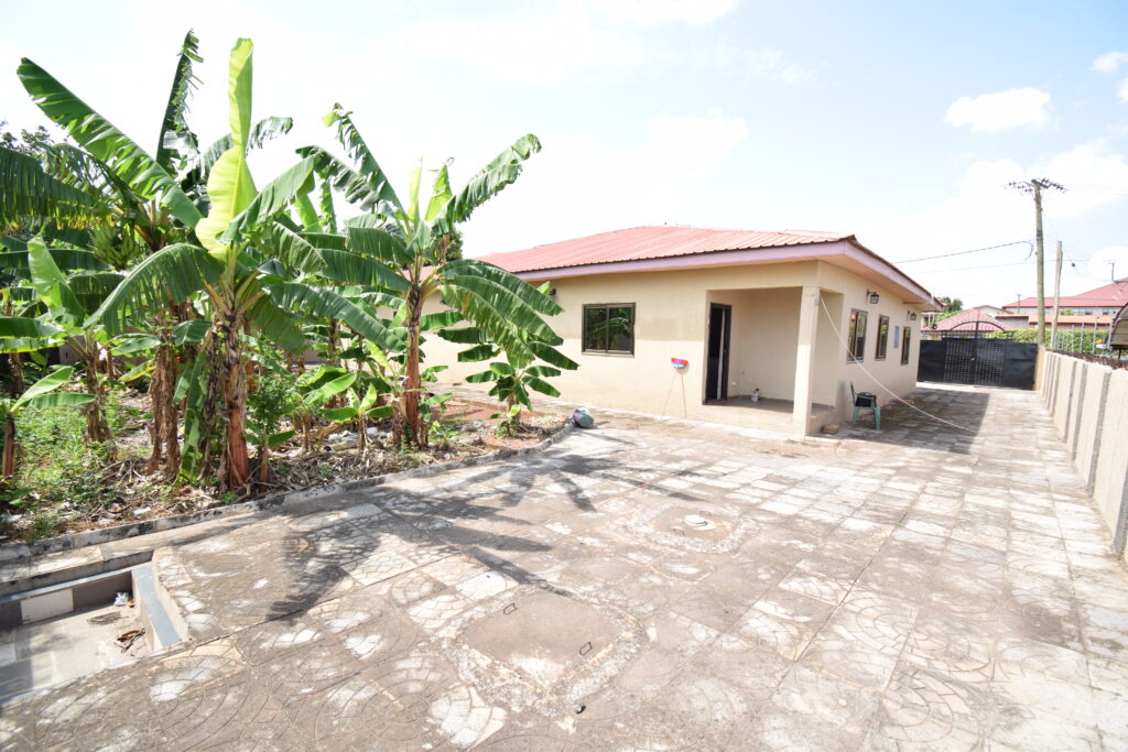 6 Bedroom 4.5 bathroom House – Adenta Housing Accra – TrevlynGH