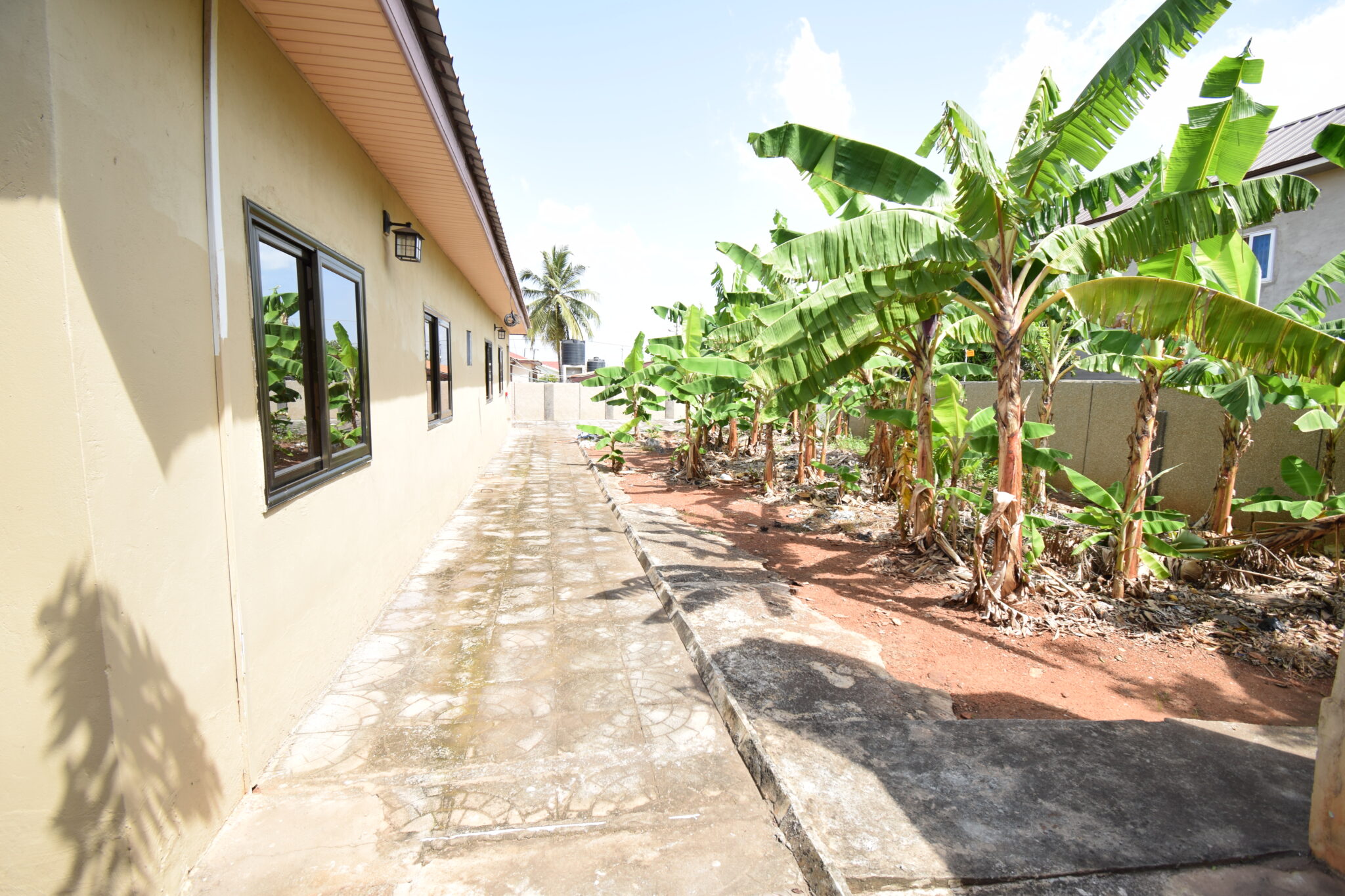 6 Bedroom 4.5 bathroom House – Adenta Housing Accra – TrevlynGH